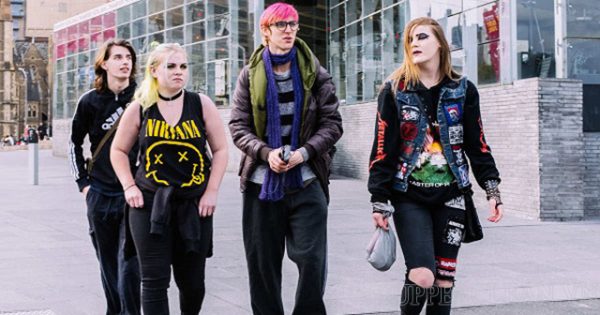 Emo là gì? So sánh phong cách Emo và Gothic phổ biến hiện nay